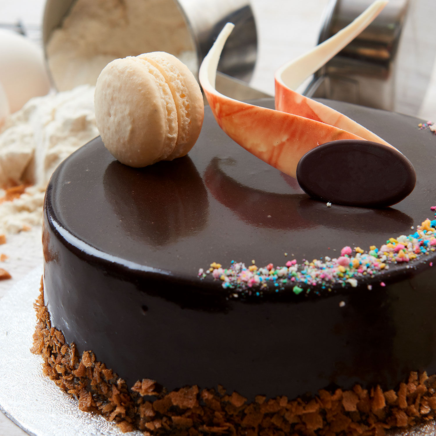 Chocolate Crunchy Cake 1 Kg Delivery in Singapore - FNP SG