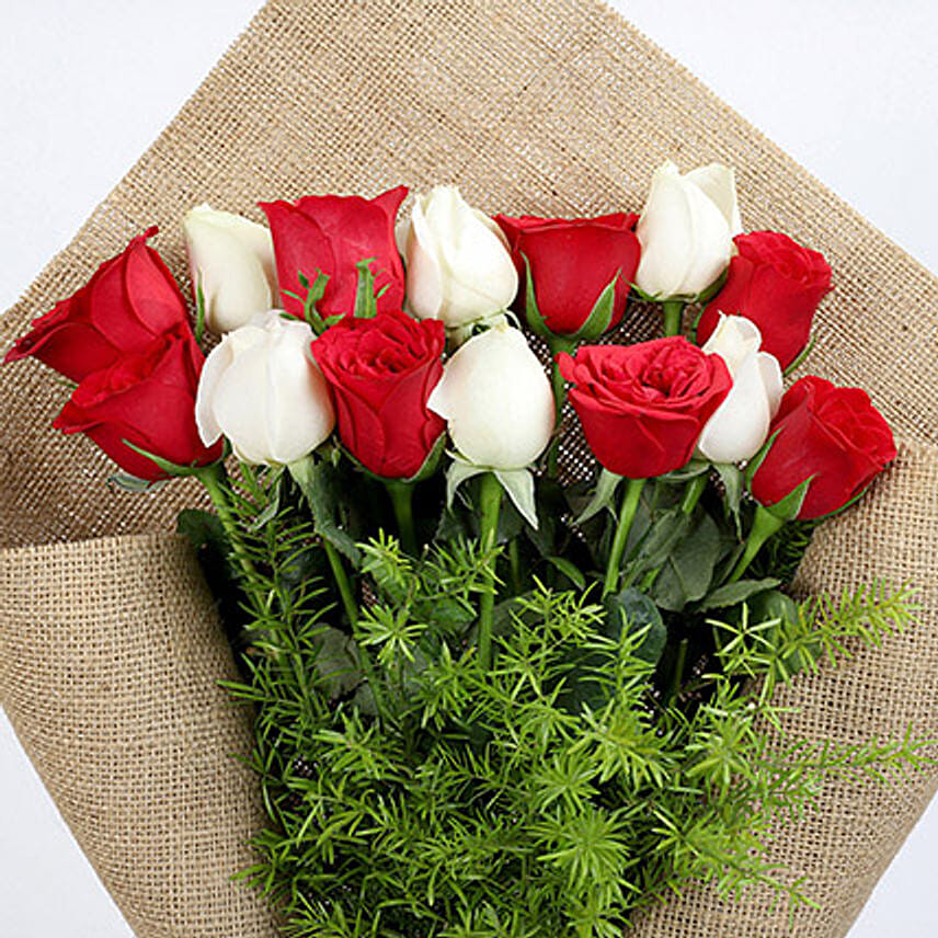 Online Red & White Roses Bunch Gift Delivery in SGP - FNP