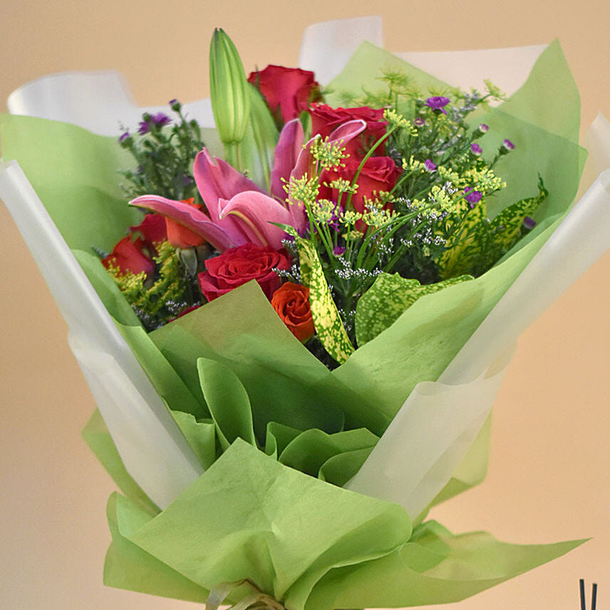 Prepossessing Mixed Flowers Bunch Candle & Diffuser Delivery in ...