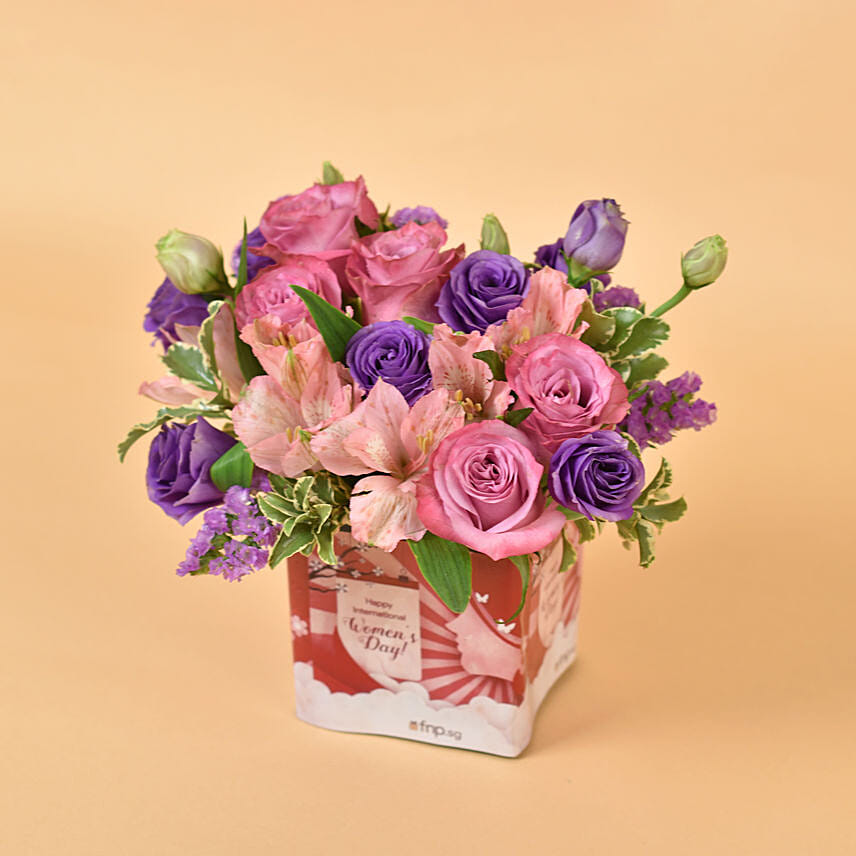 Pleasing Flowers Arrangement for Her Delivery in Singapore - FNP SG