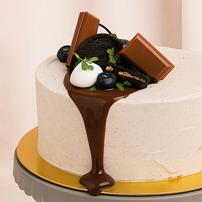 Yummy Kit Kat & Oreo Dripping Cake Delivery in Singapore - FNP SG