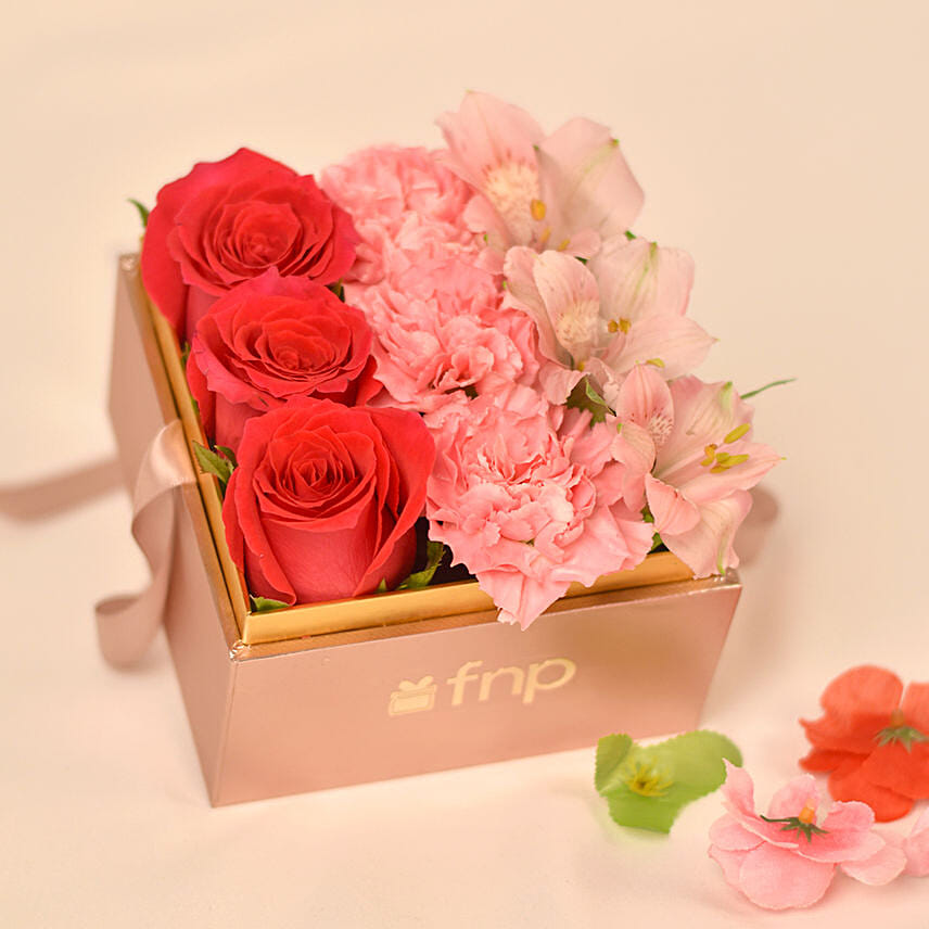 Online Fnp Pink Box Arrangement for Mom Gift Delivery in SGP - FNP