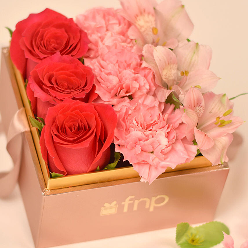 Online Fnp Pink Box Arrangement for Mom Gift Delivery in SGP - FNP
