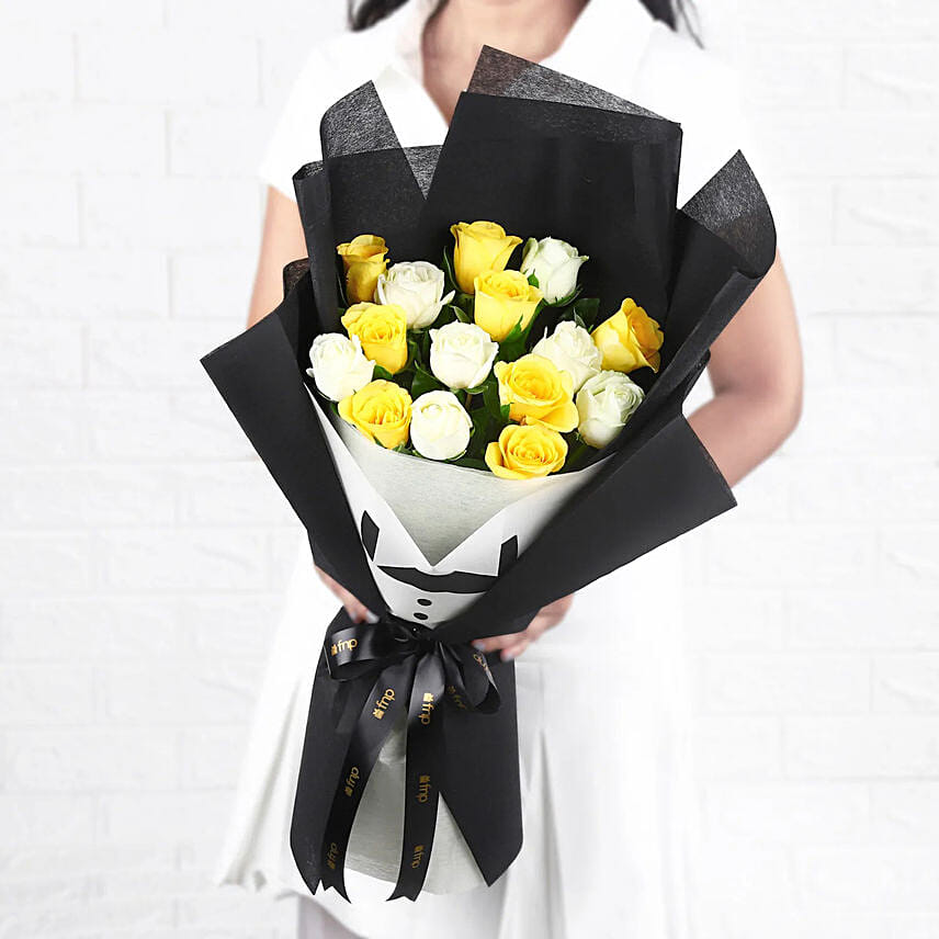 Elegant Rose Bouquet For Special Man Delivery in Singapore - FNP SG
