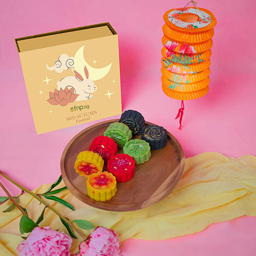 Assorted Mooncakes N Traditional Lantern Set in Box Delivery in ...