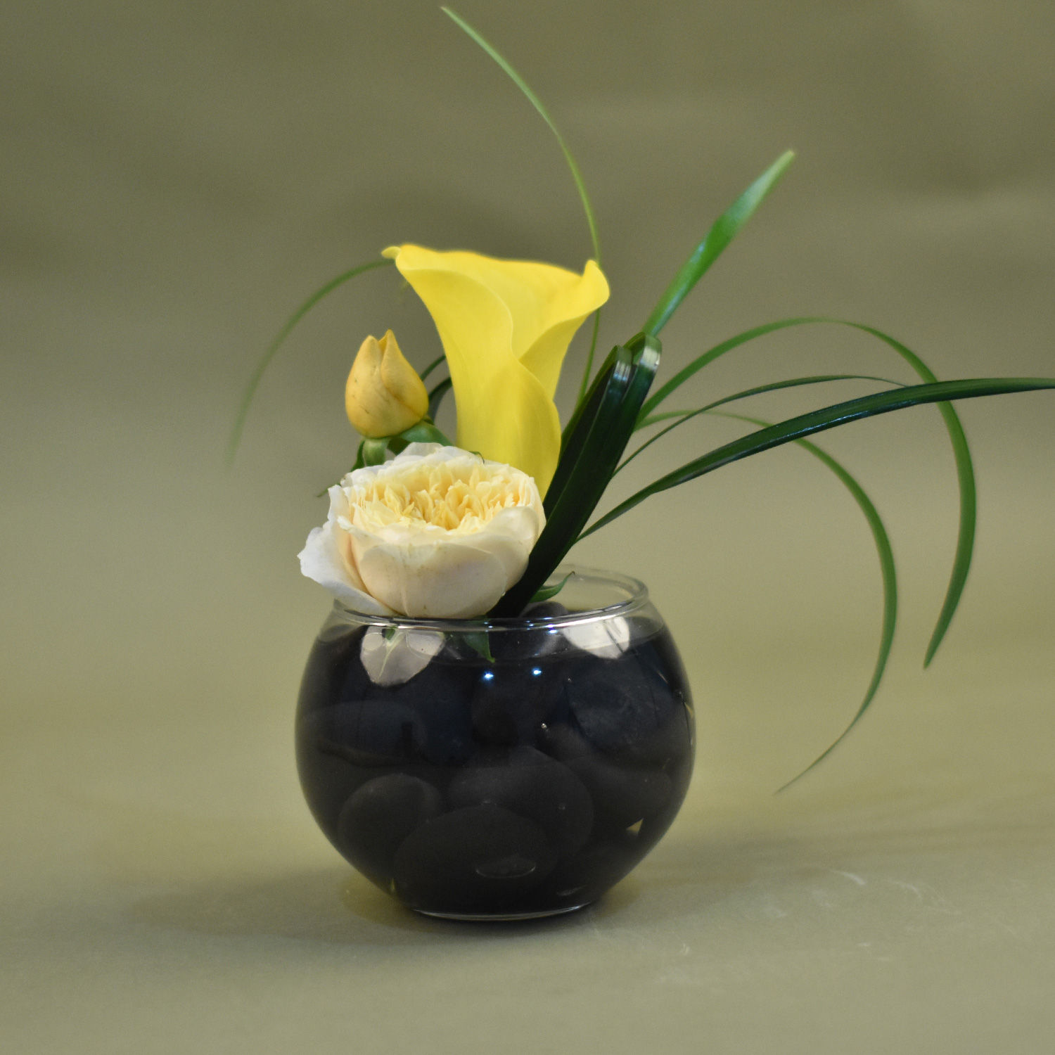 Roses & Lilies Fish Bowl Vase Delivery in Singapore - FNP SG