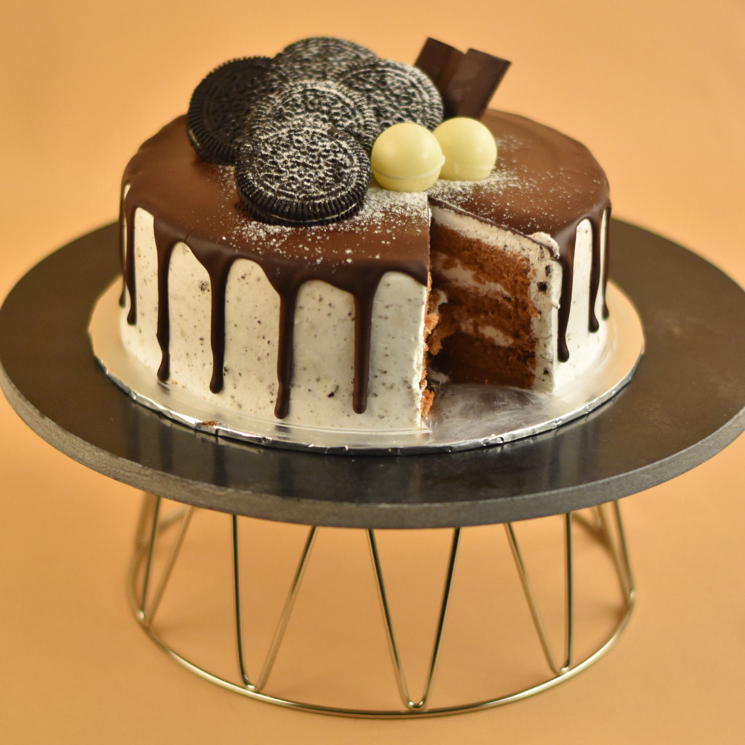 Yummy Kit Kat & Oreo Dripping Cake Delivery in Singapore - FNP SG