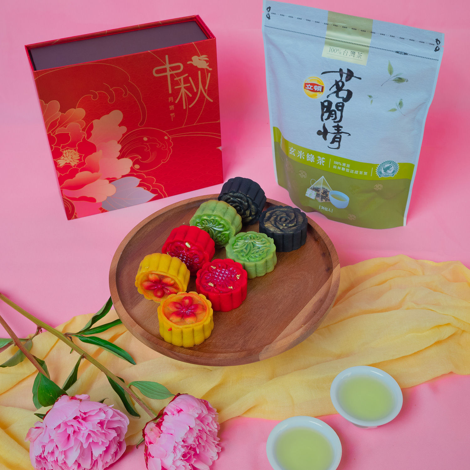 Assorted Mooncakes N Lipton Tea Pack Delivery in Singapore - FNP SG