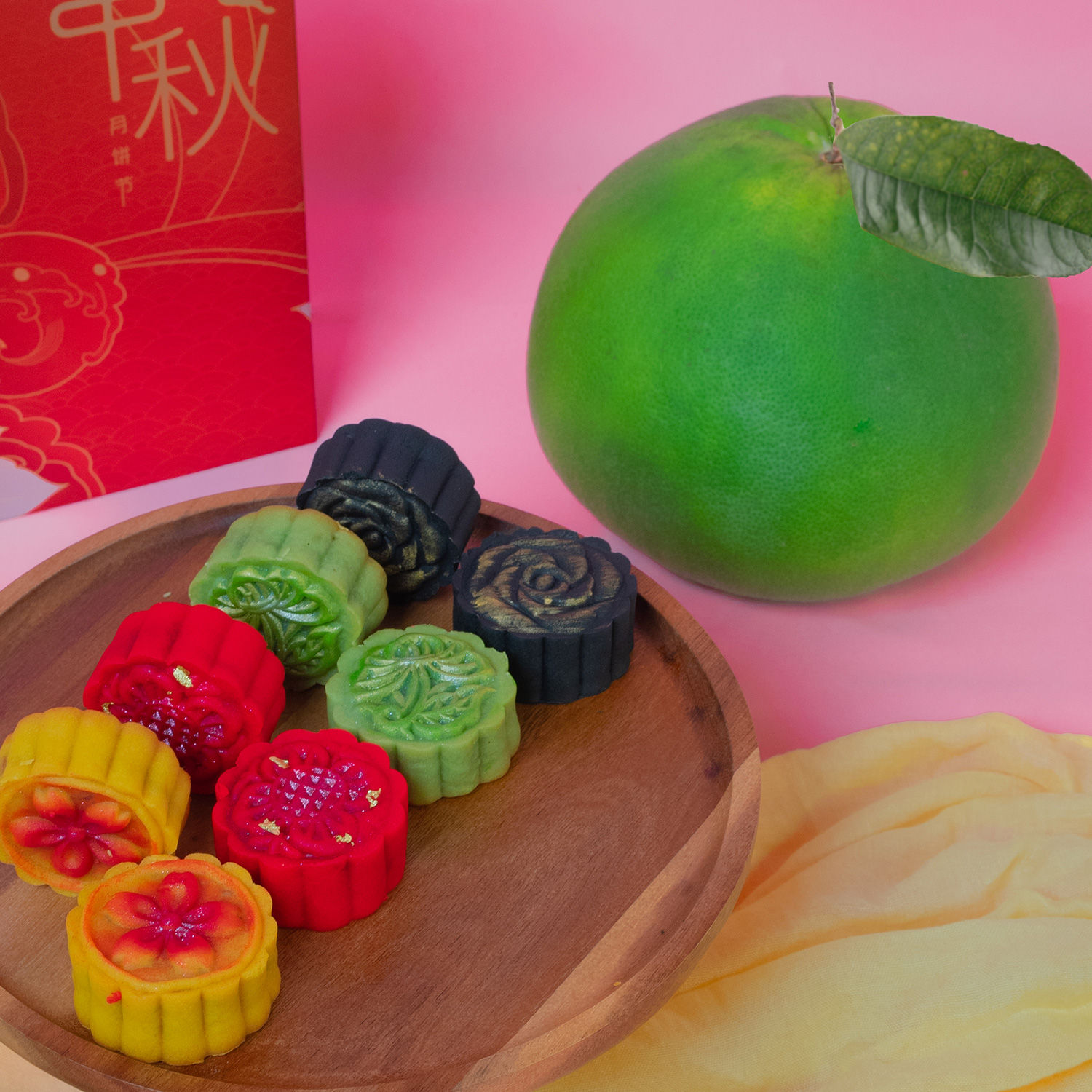Assorted Mooncakes N Pomelo Delivery in Singapore - FNP SG