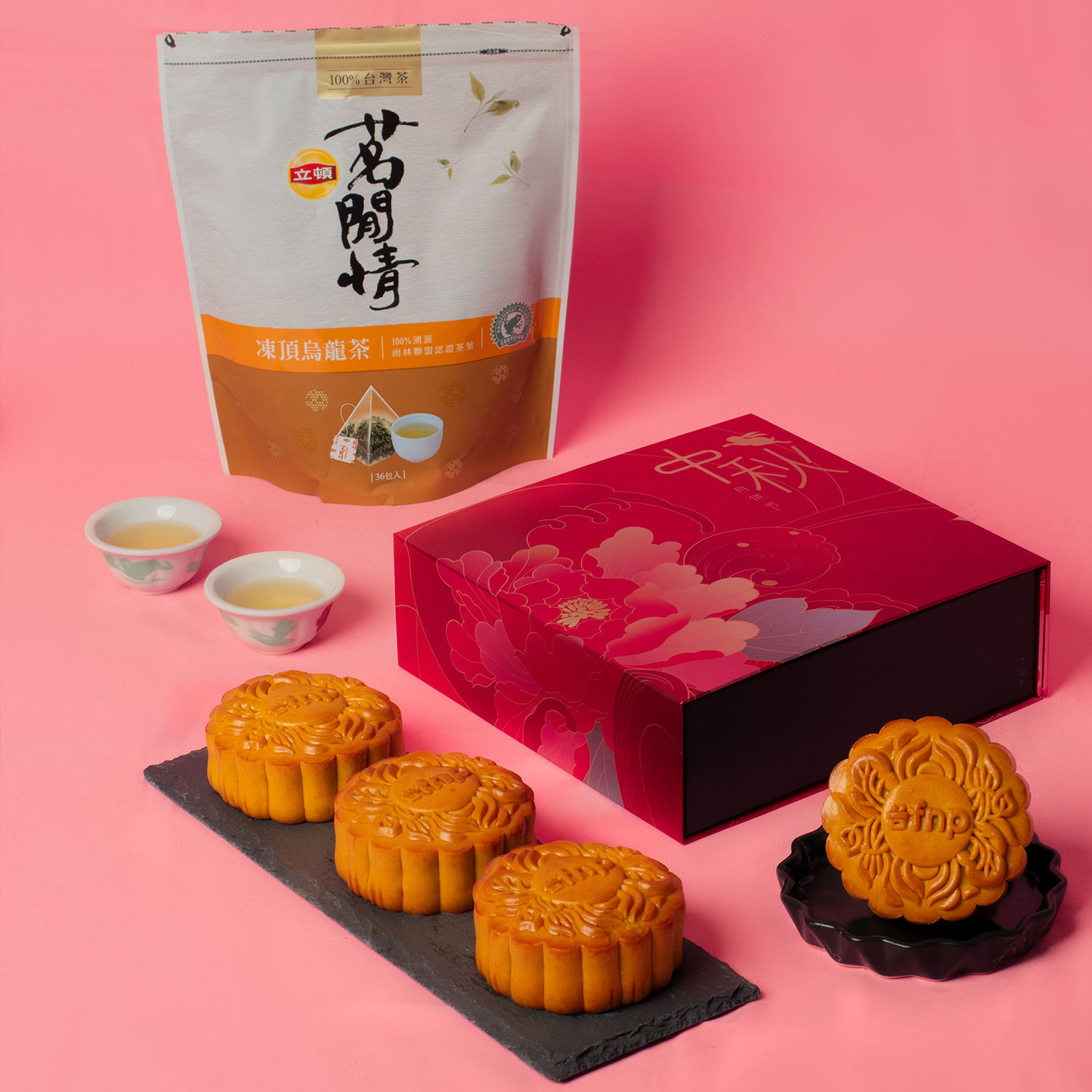 Pure White Lotus Double Yolk Mooncakes And Lipton Tea Pack Delivery in ...