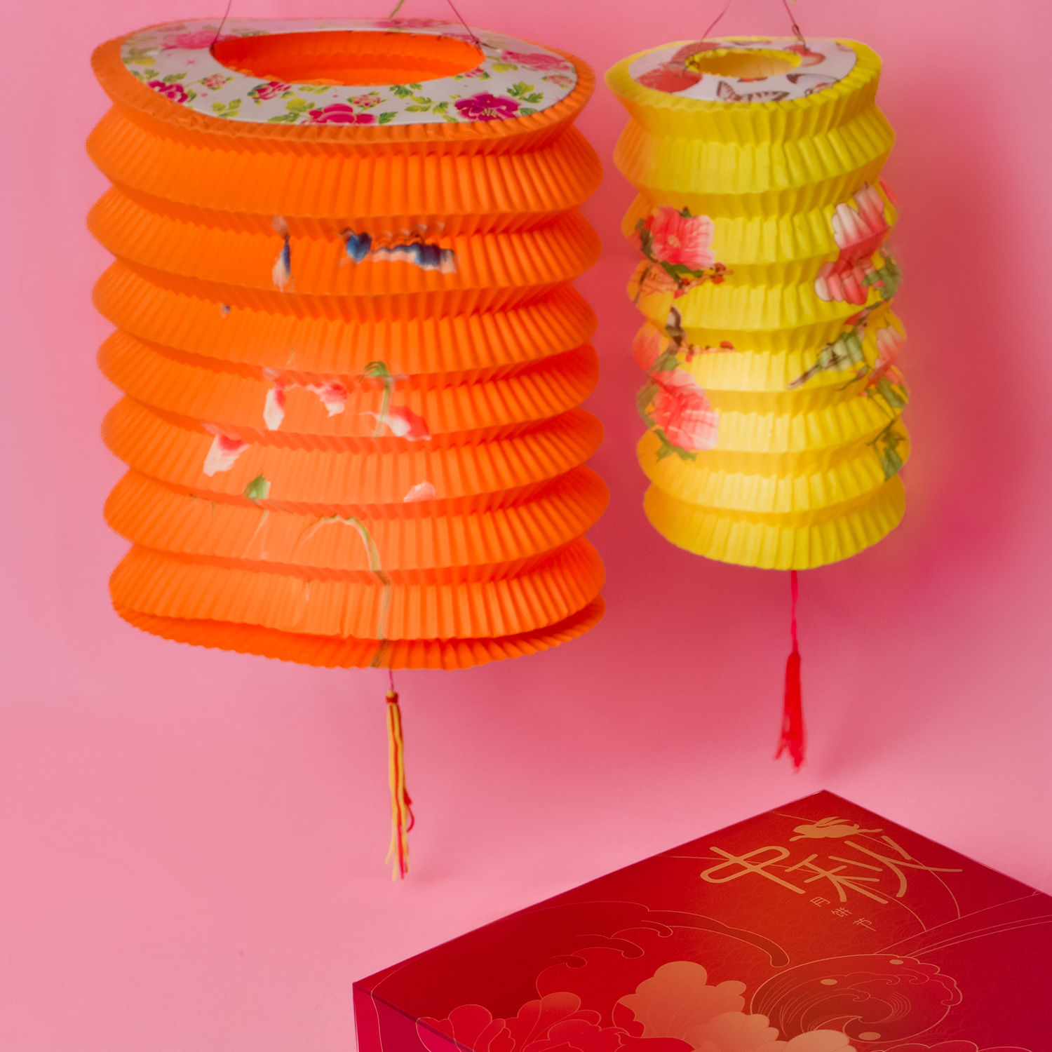 Pure White Lotus Single Yolk Mooncakes And Traditional Lantern Set ...