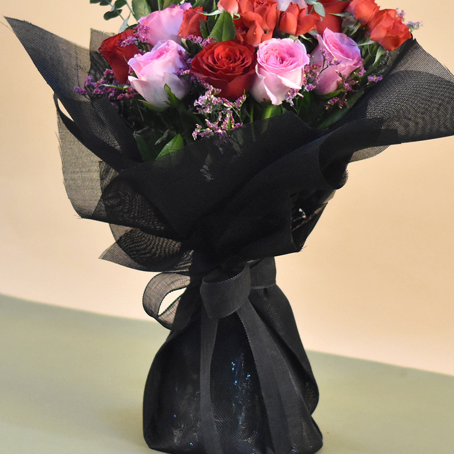 Black Jute Wrap Roses Bouquet Delivery in Singapore - FNP SG