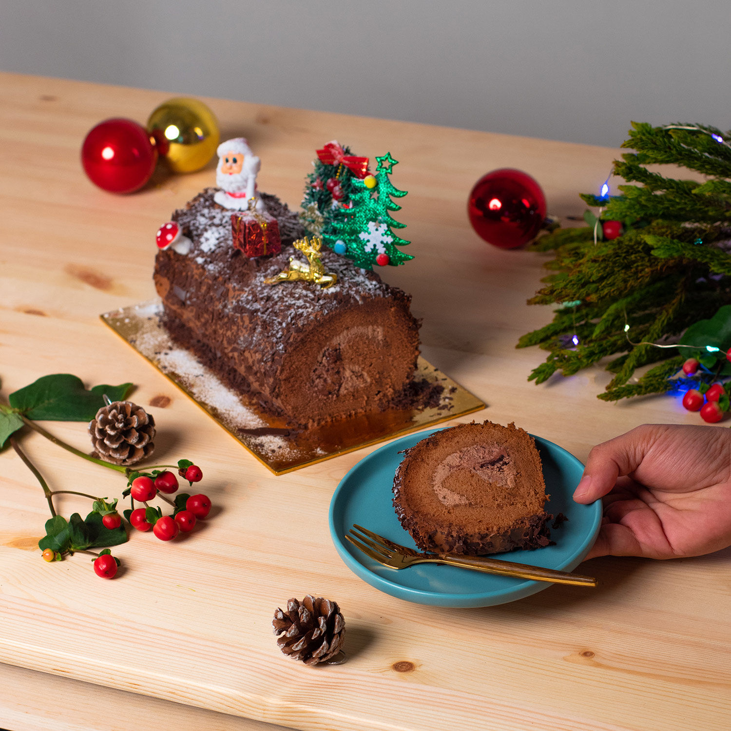 Xmas Chocolate Log Cake 500G Delivery in Singapore - FNP SG