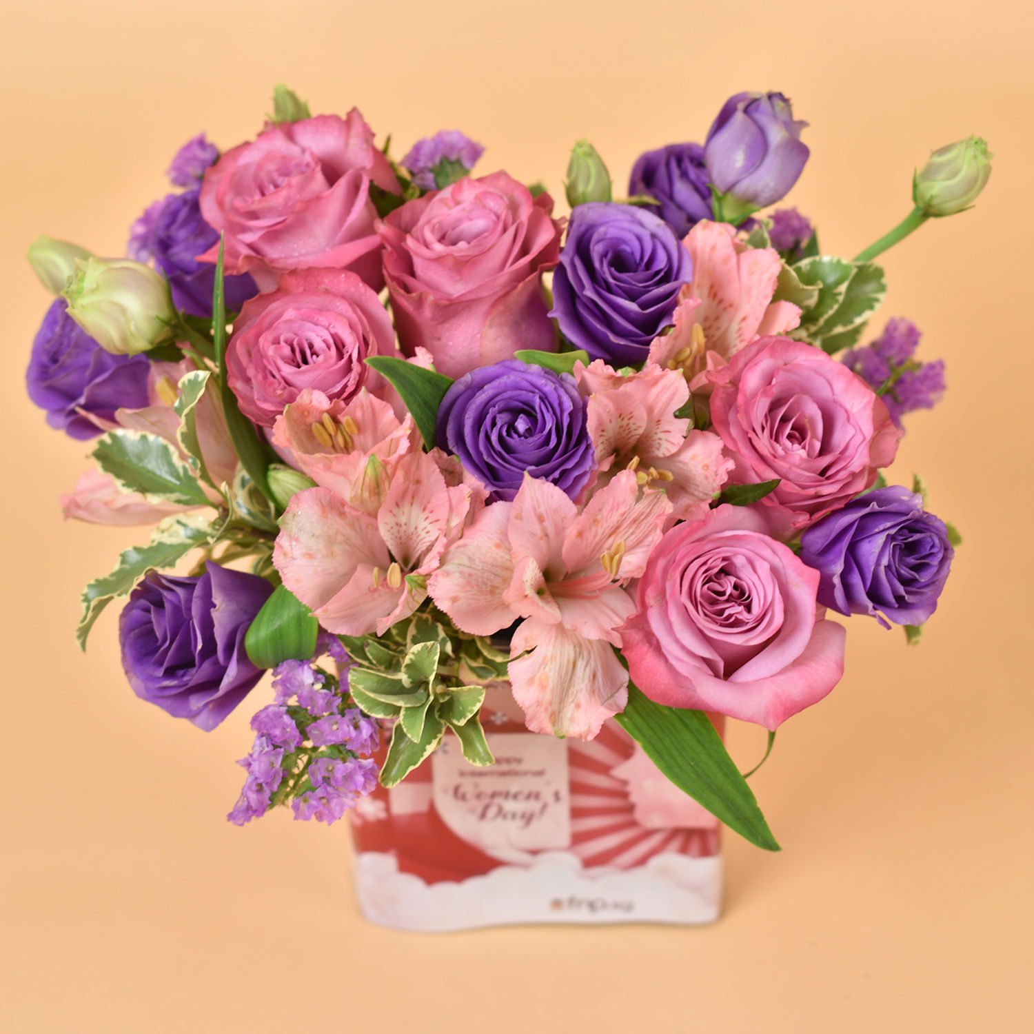 Pleasing Flowers Arrangement for Her Delivery in Singapore - FNP SG