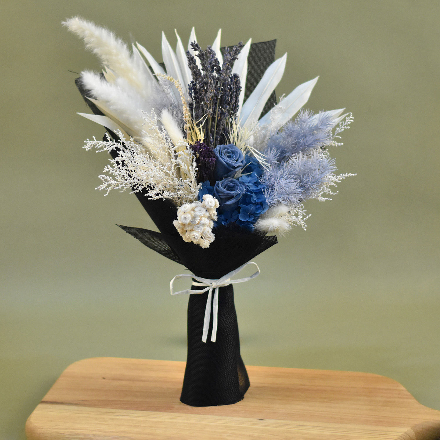 Victorian Era Floral Bouquet Delivery in Singapore - FNP SG