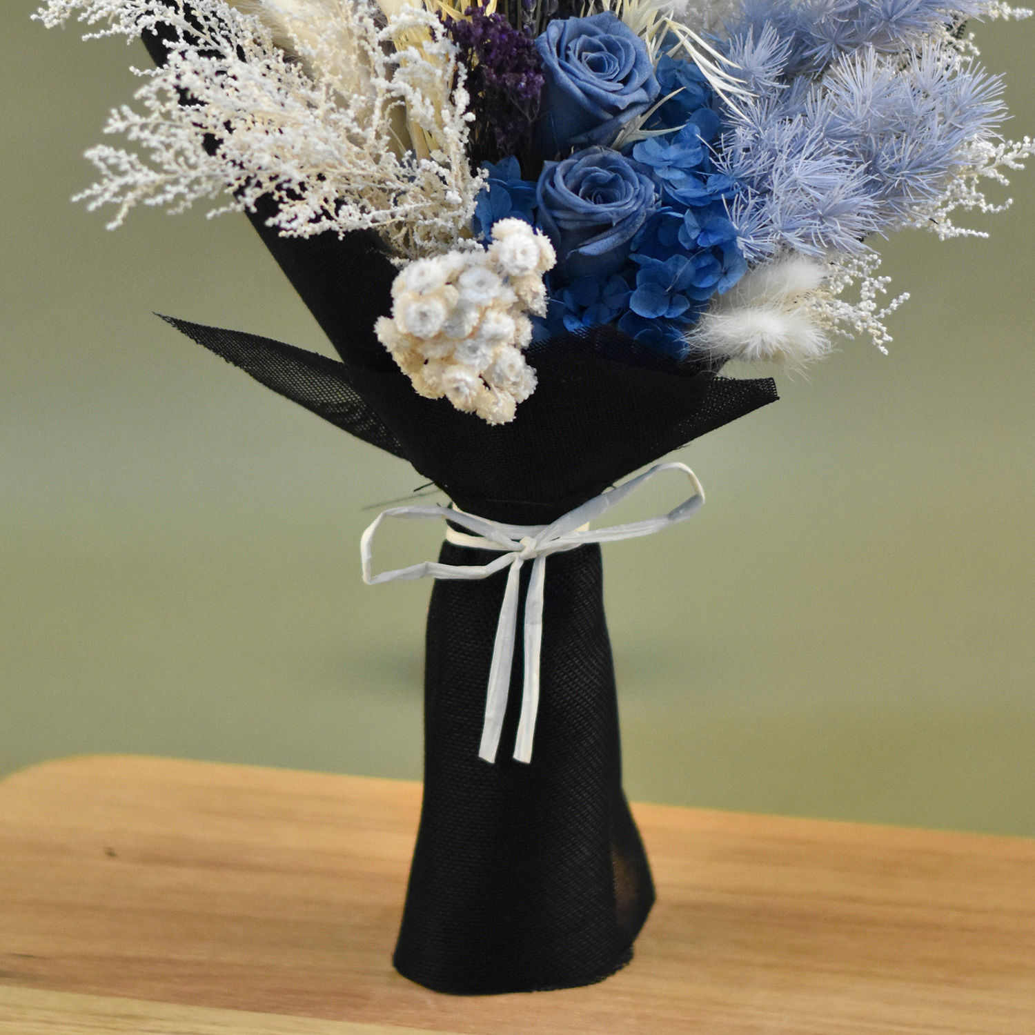 Victorian Era Floral Bouquet Delivery in Singapore - FNP SG