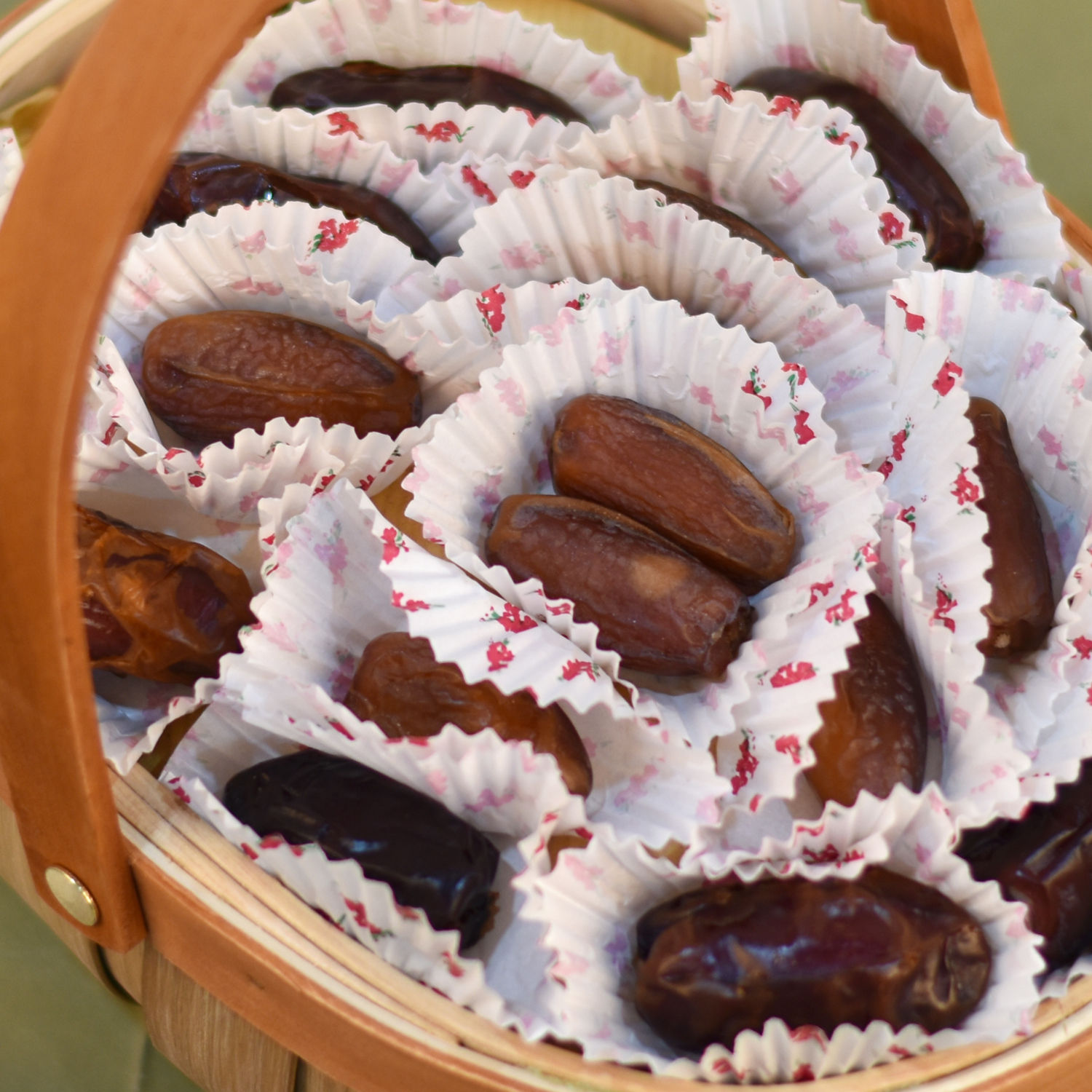 Hari Raya Dates In Tray 1 Kg Delivery in Singapore - FNP SG