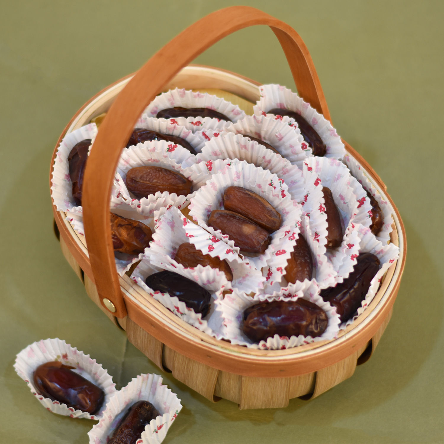 Hari Raya Dates In Tray 1 Kg Delivery in Singapore - FNP SG