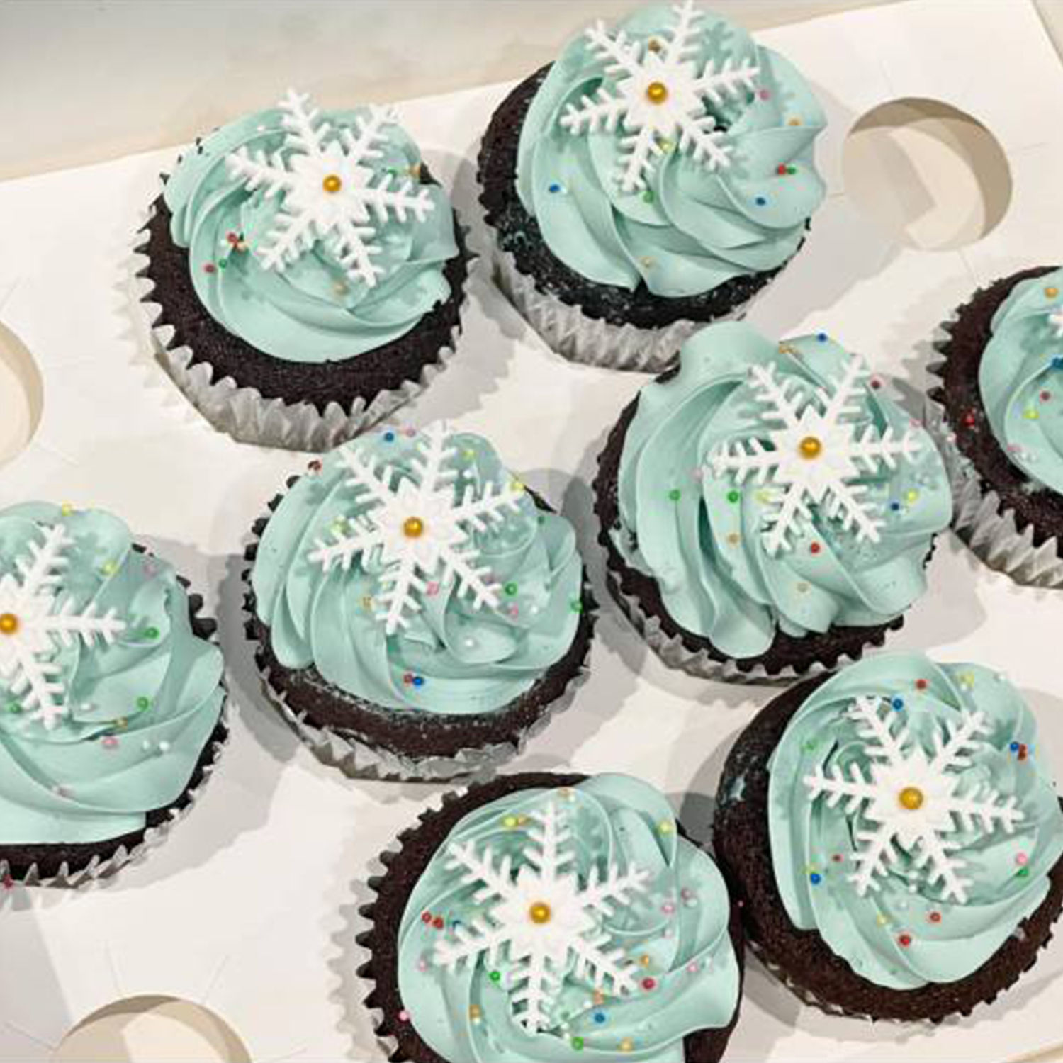 Snowflake Cupcakes Delivery in Singapore - FNP SG