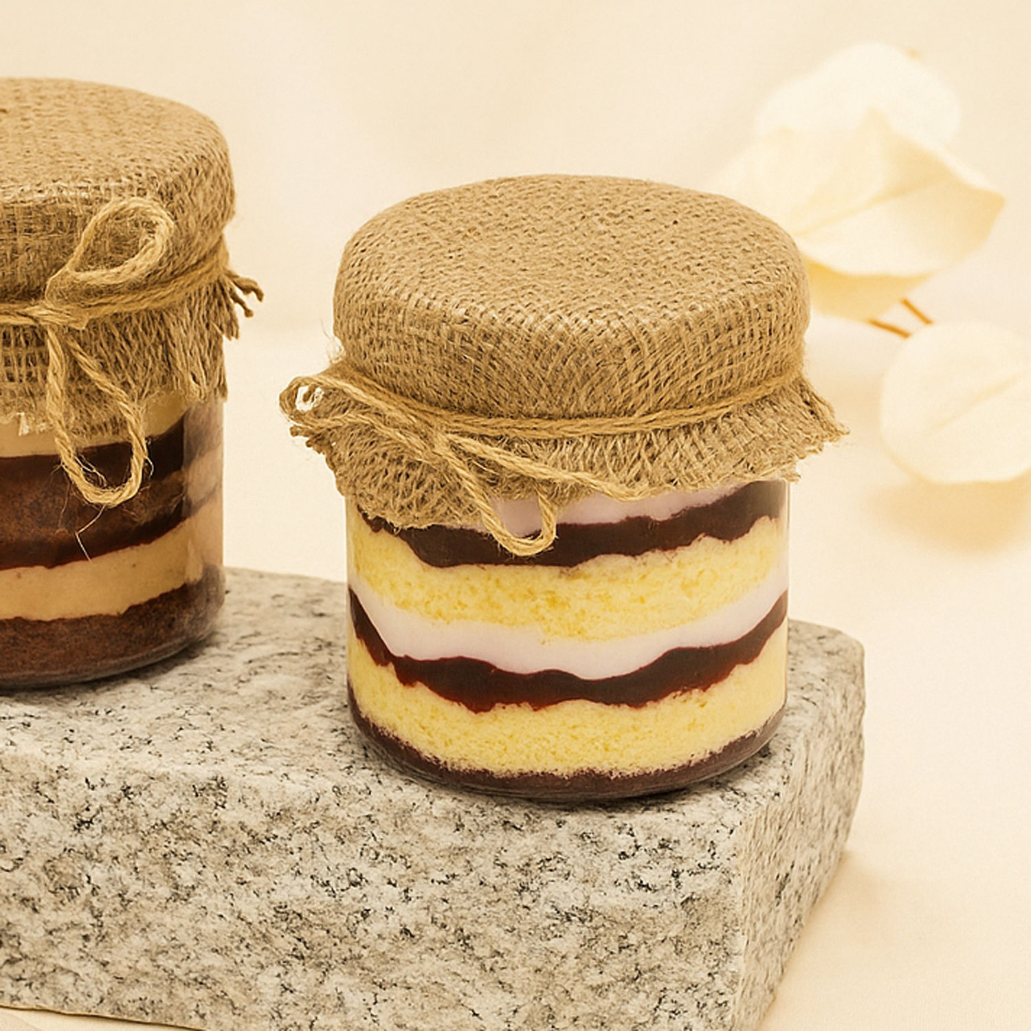 Set of 2 Jar Cakes - Chocolate and Vanilla Delivery in Singapore - FNP SG