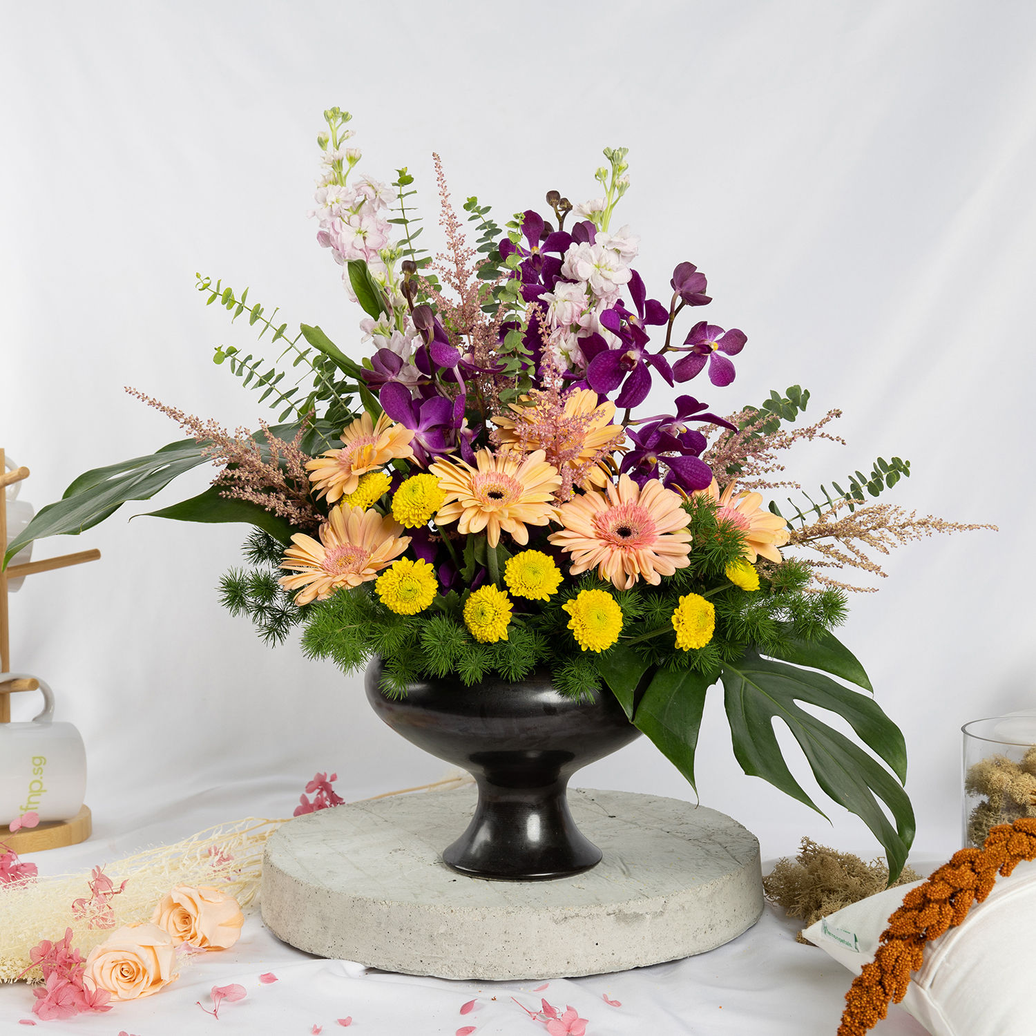 Garden Fresh Flowers Arrangement Delivery in Singapore - FNP SG