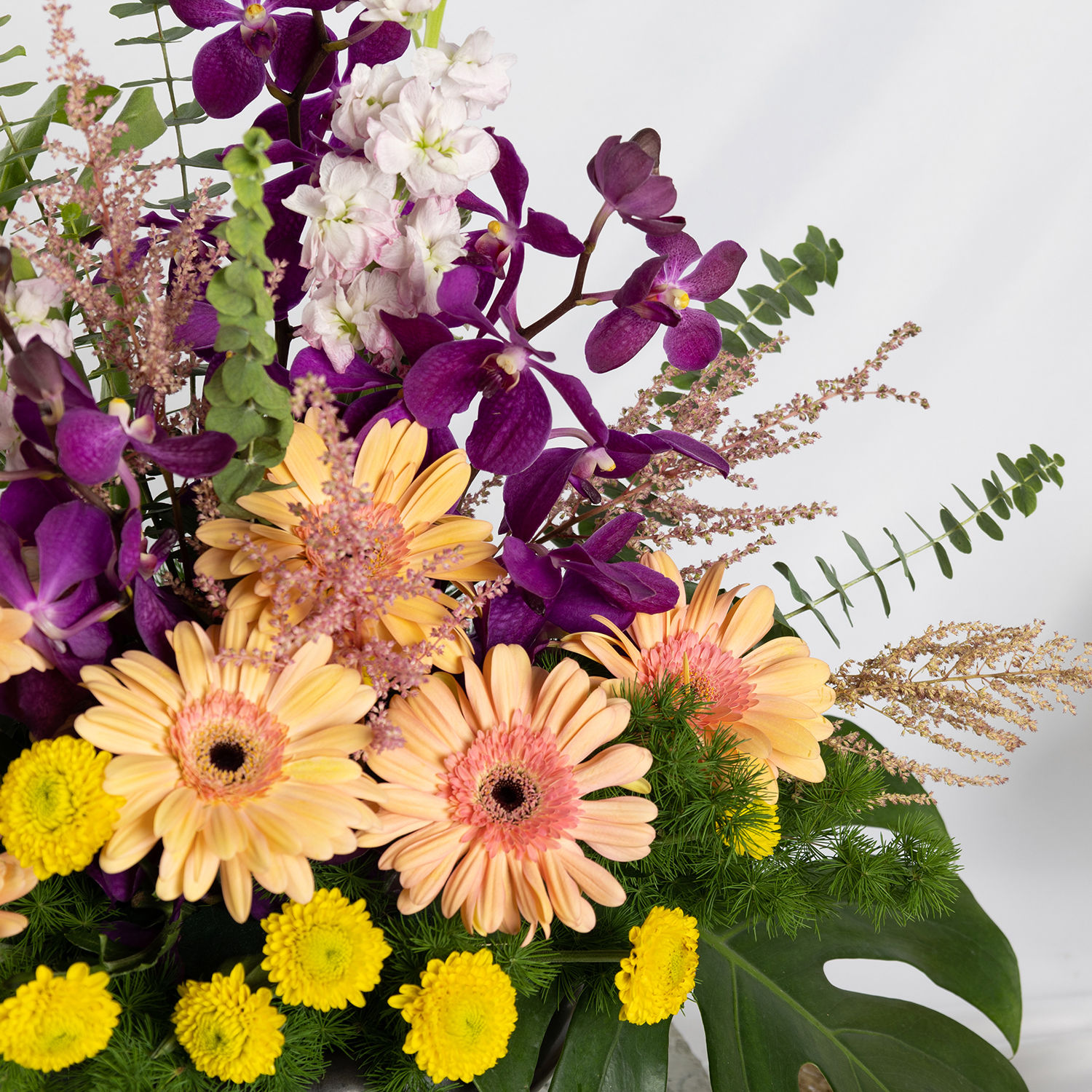 Garden Fresh Flowers Arrangement Delivery in Singapore - FNP SG