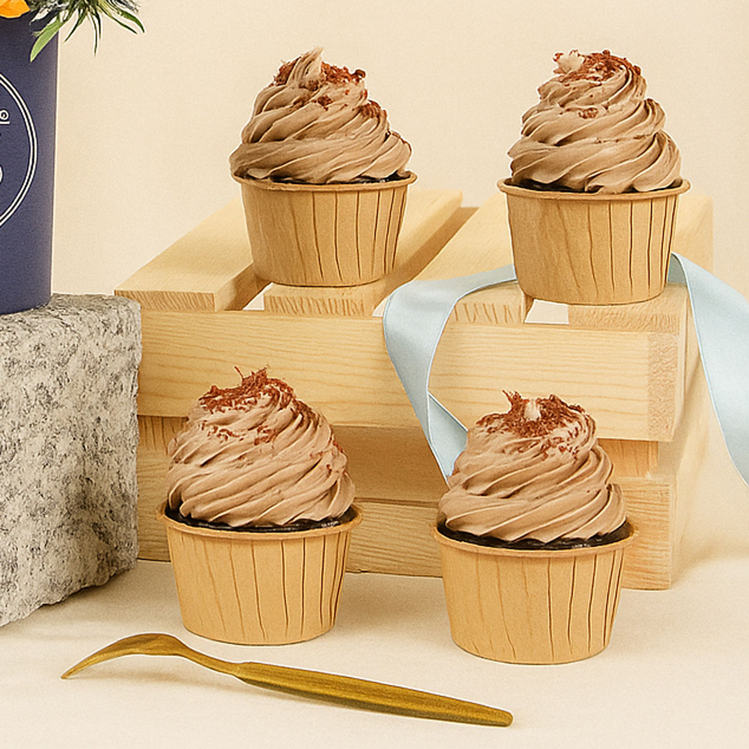 Best Boss Flowers with Cupcakes Delivery in Singapore - FNP SG