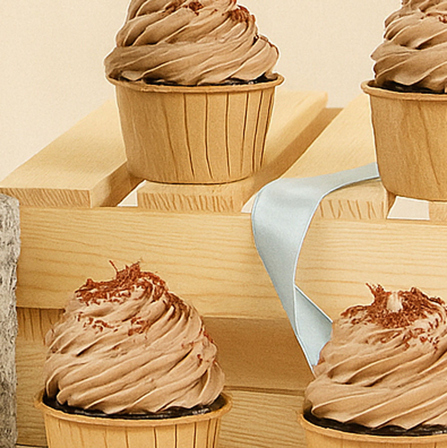 Best Boss Flowers with Cupcakes Delivery in Singapore - FNP SG