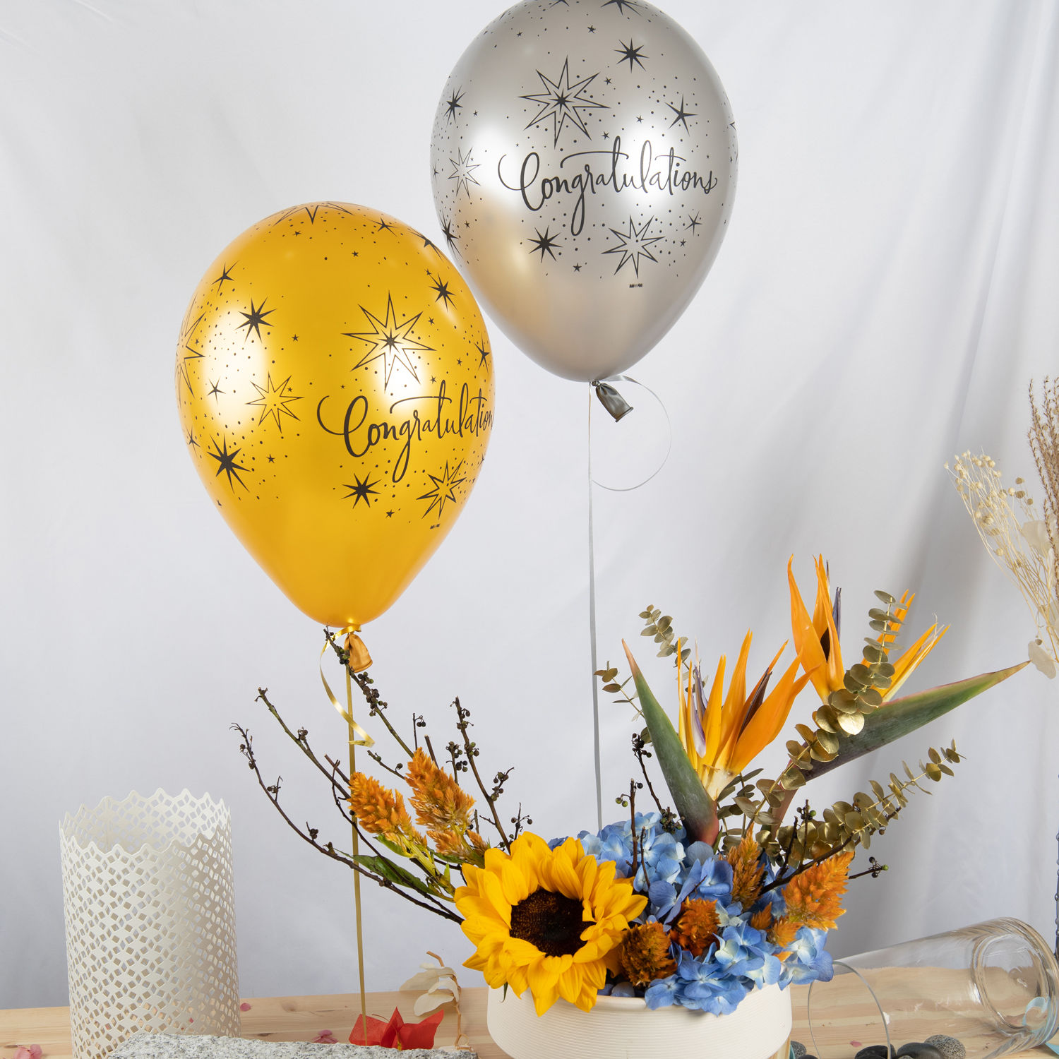 Congratulations Flowers and balloons Combo Delivery in Singapore - FNP SG
