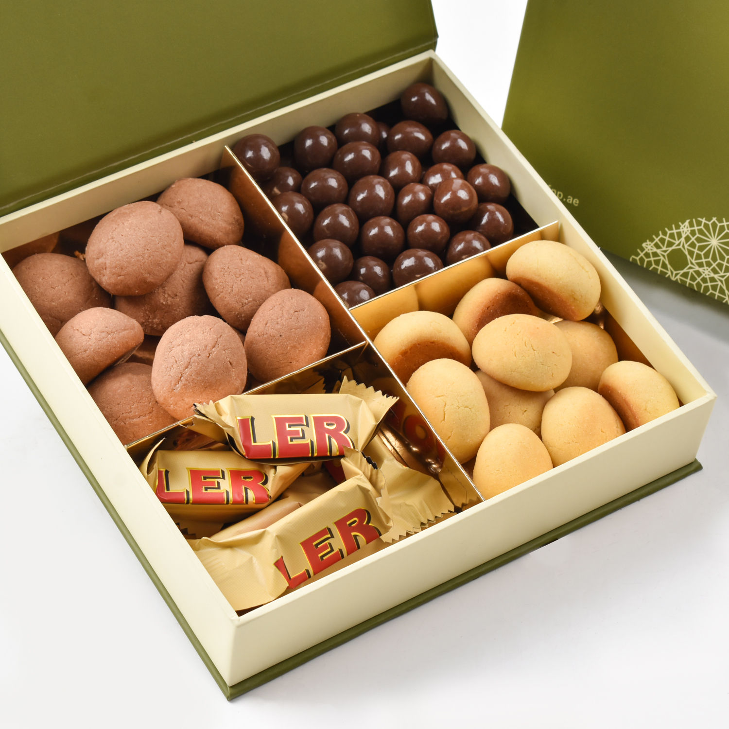 4 In 1 Treat Box Delivery in Singapore - FNP SG