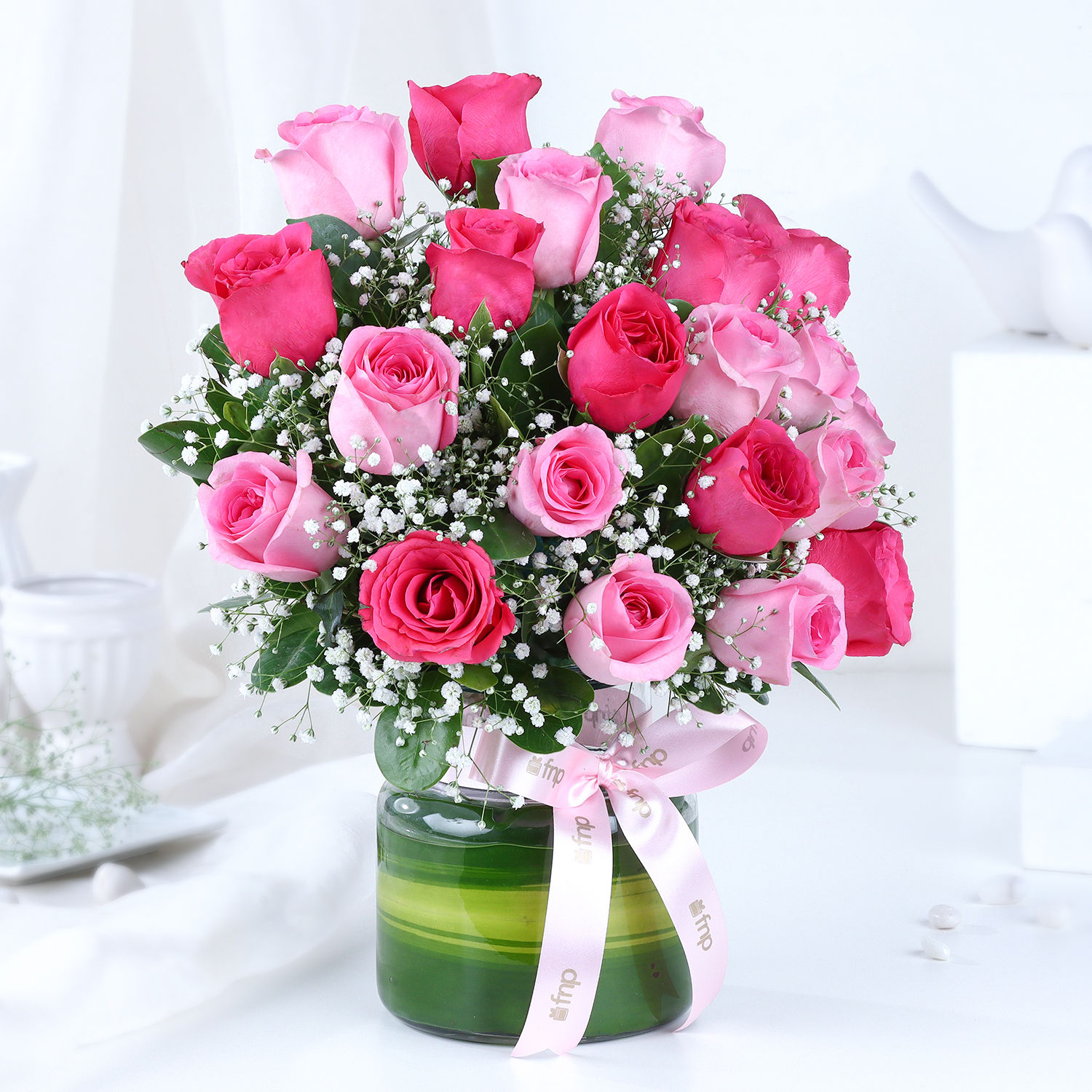 Beautiful Pink Roses Glass Vase Arrangement Delivery in Singapore - FNP SG
