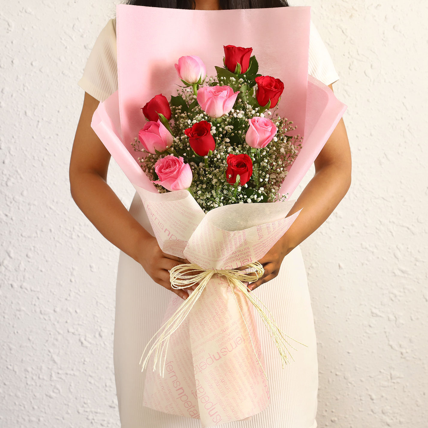 Sweet & Shy Roses Bouquet Delivery in Singapore - FNP SG