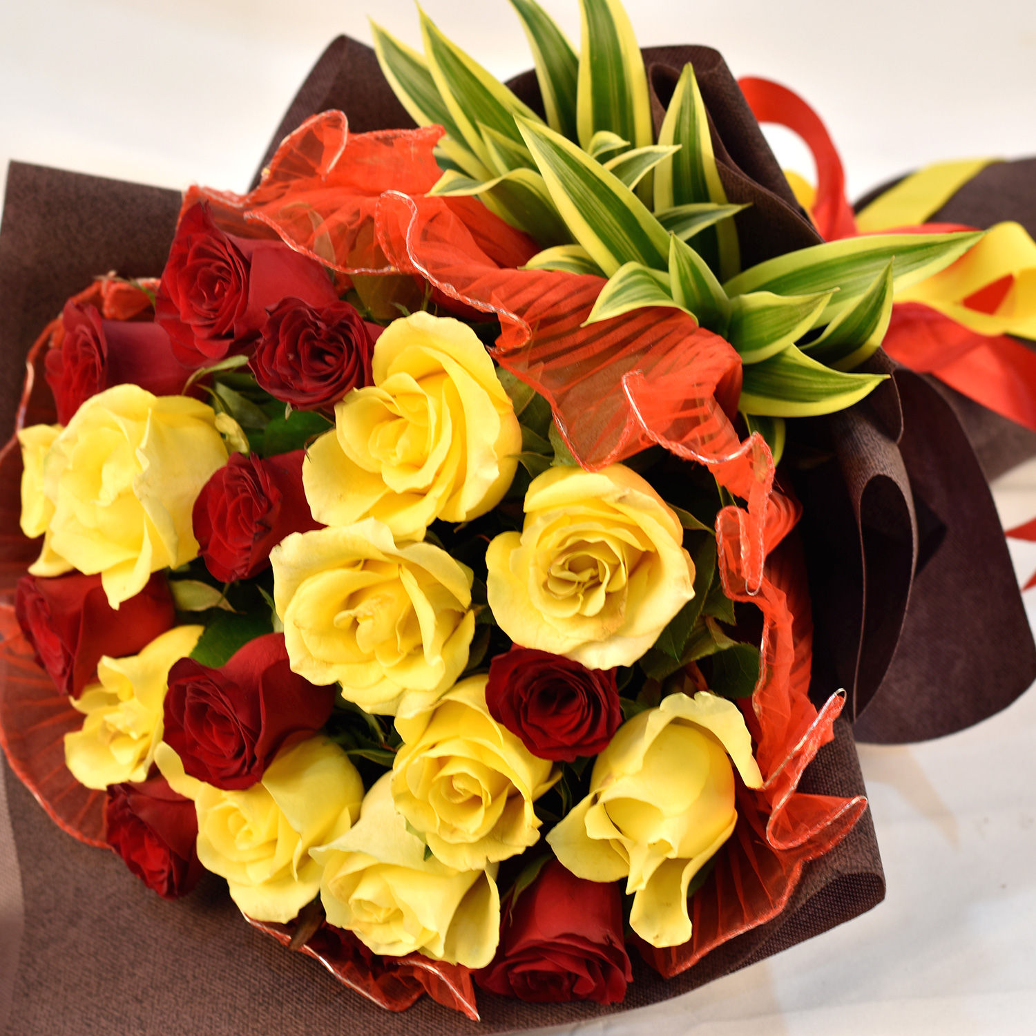 Mixed Color Roses Bouquet Delivery in Singapore - FNP SG