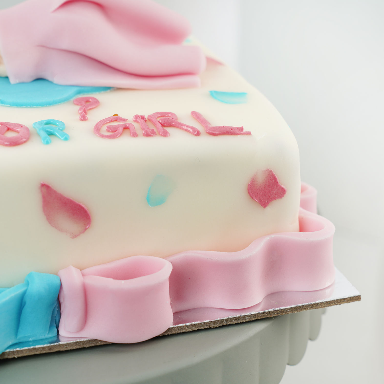 Gender Reveal Celebration Cake Blue Sponge Delivery in Singapore - FNP SG