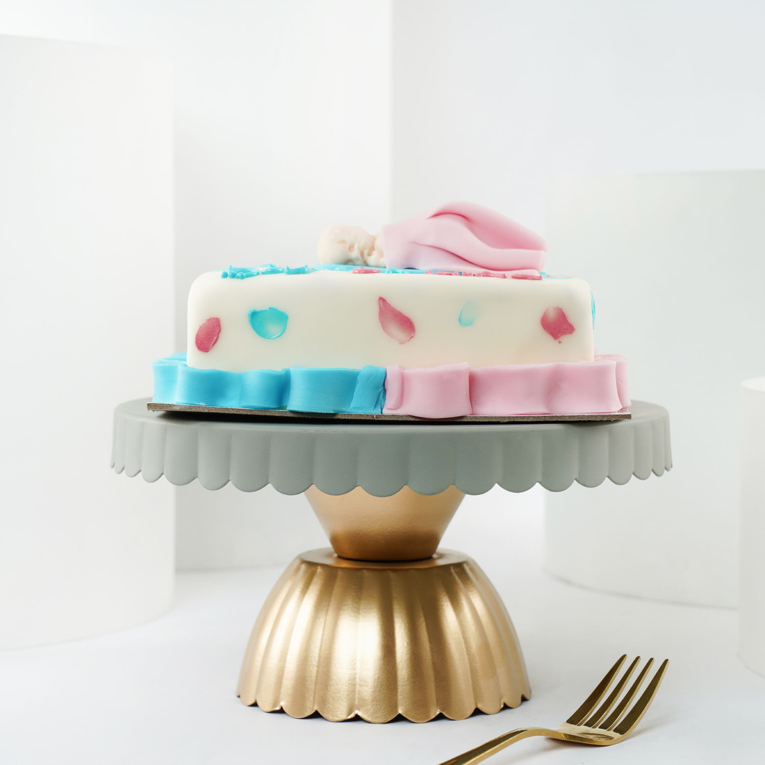 Gender Reveal Celebration Cake Blue Sponge Delivery in Singapore - FNP SG