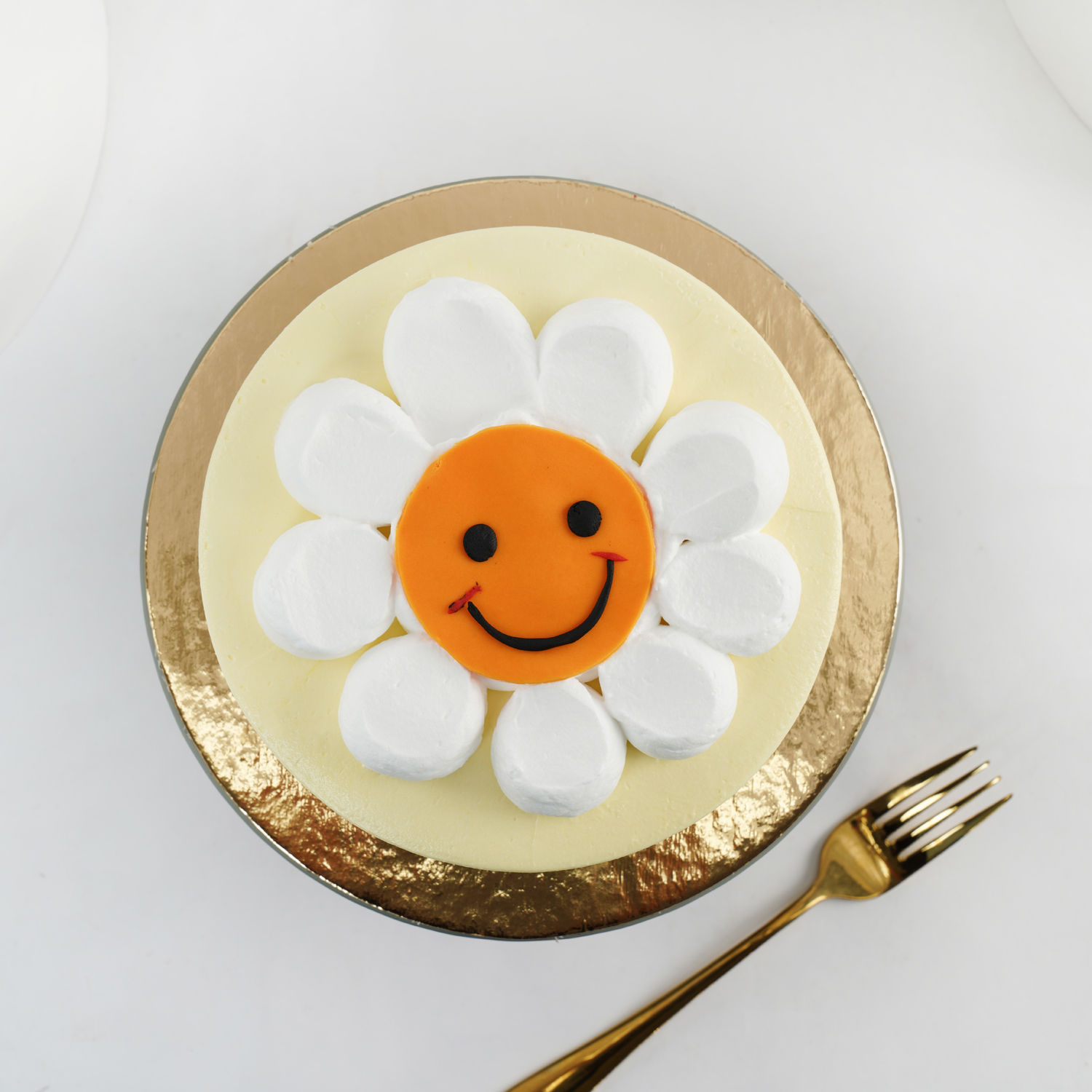 Smiley Cake Lemon & Vanilla 6 Inches Delivery in Singapore - FNP SG