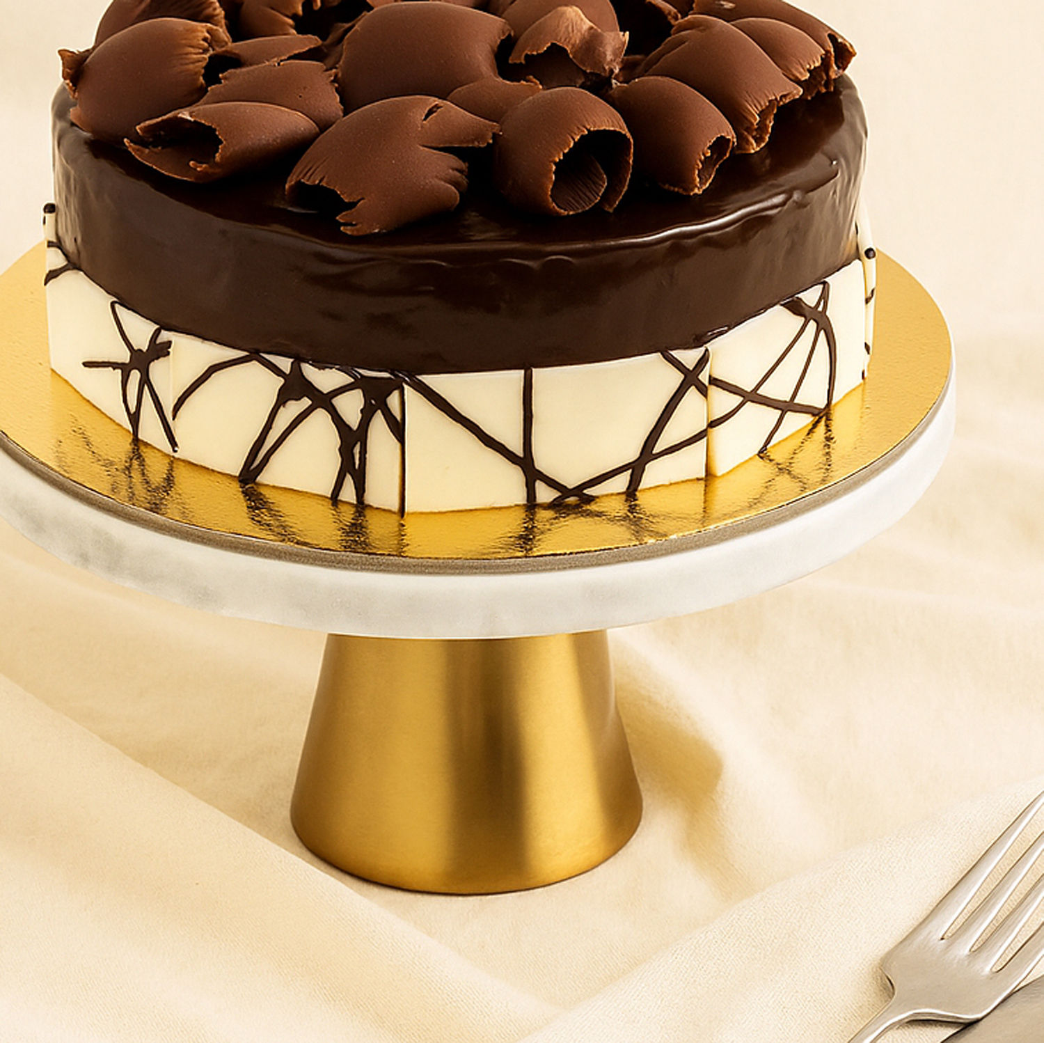 Classic Chocolate Cake 6 Inches Delivery in Singapore - FNP SG