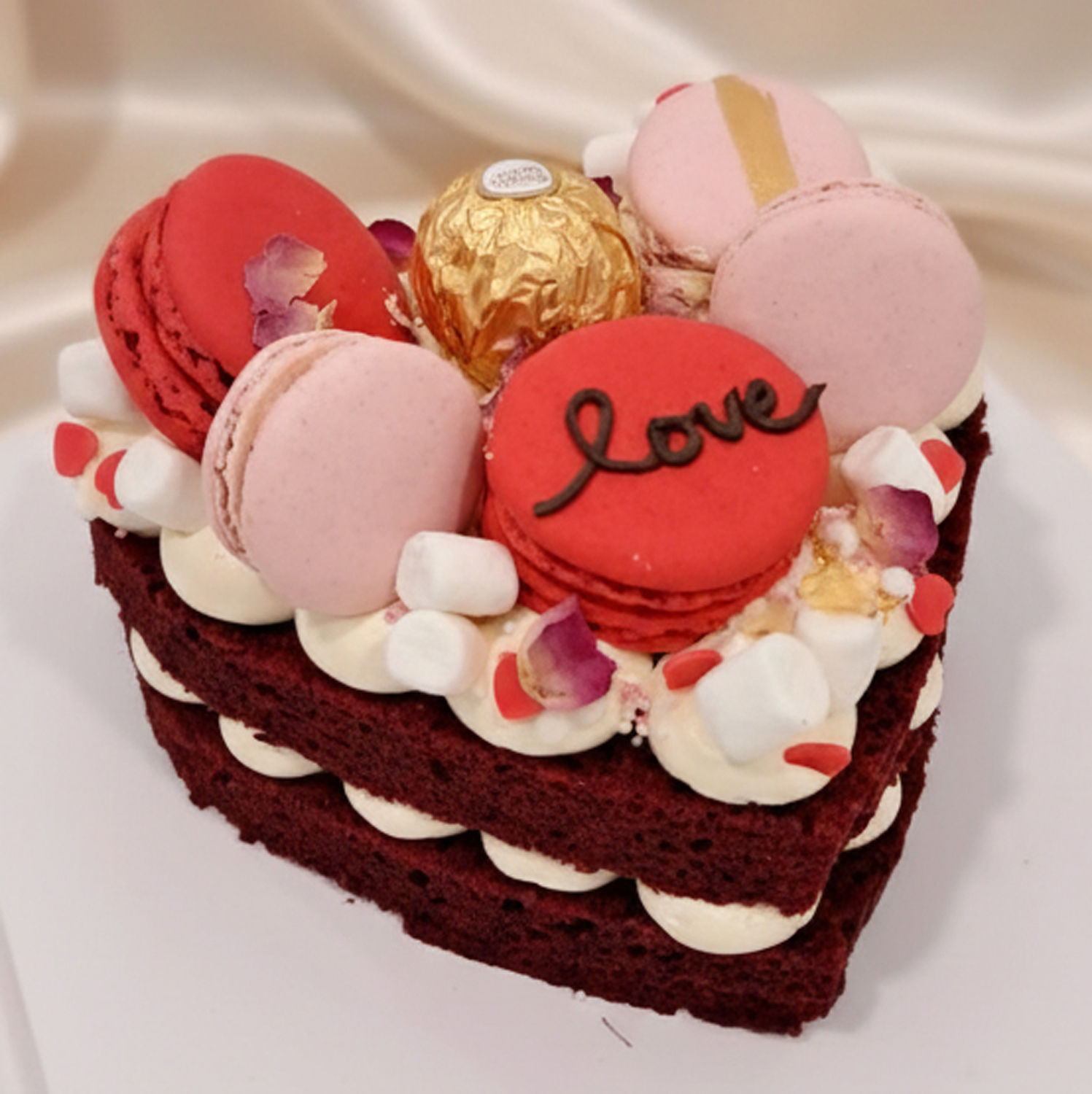Valentine's Day Red Velvet Macarons Cake 650g Delivery in Singapore ...